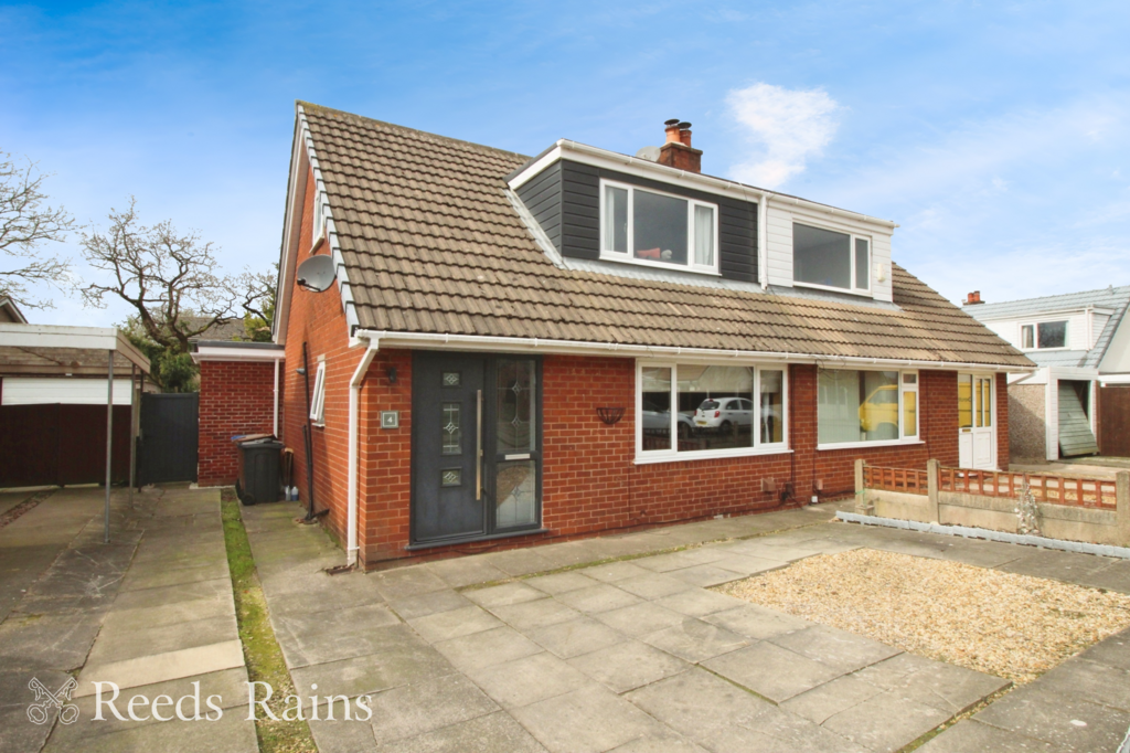 Mallom Avenue, Chorley PR7 3 bed semi-detached house - £260,000