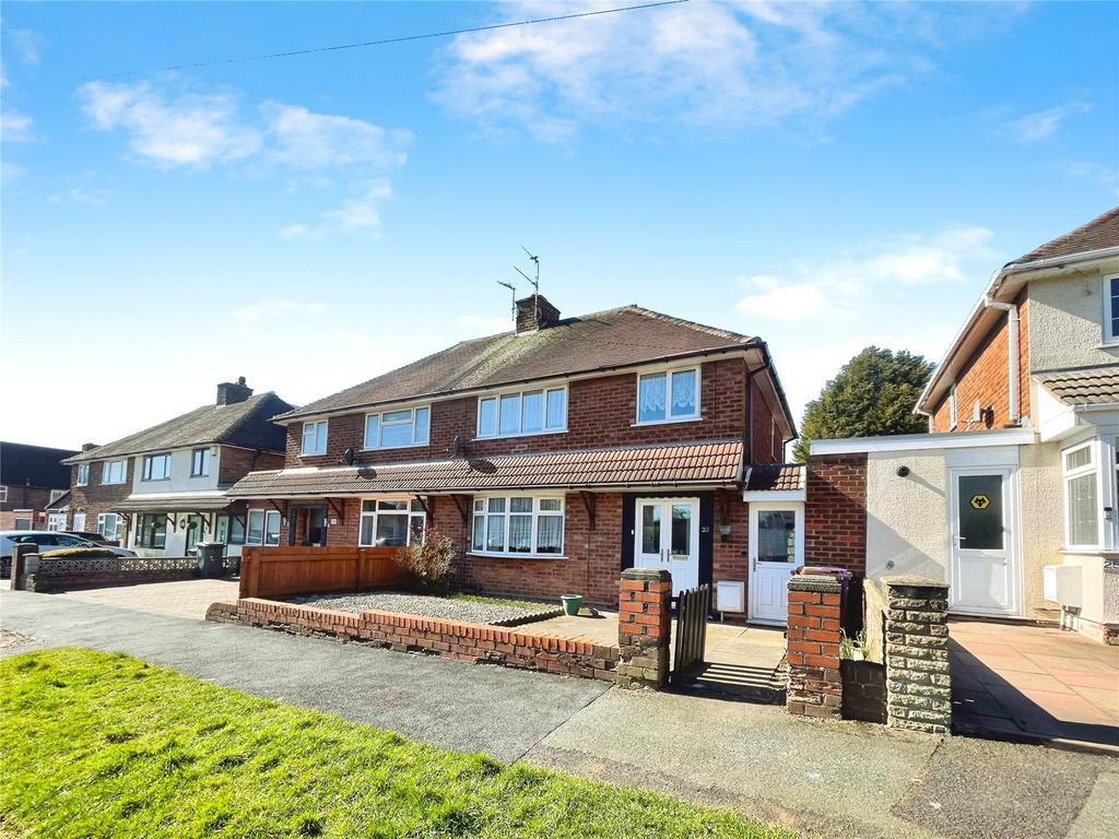 Birch Road, Wolverhampton WV11 3 bed semi-detached house - £175,000