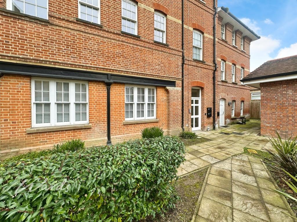 Wrens Cross Upper Stone Street ME15 2 bed apartment - £1,300 pcm (£300 pw)