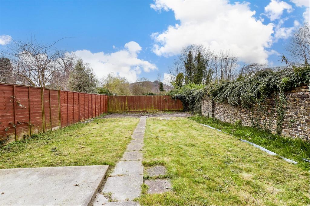 Maison Dieu Road, Dover, Kent 2 bed ground floor flat - £170,000