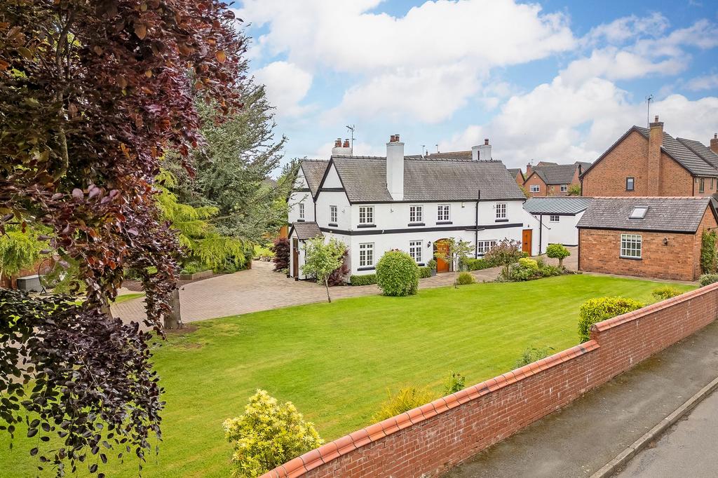 Francis Lane, Holt, LL13 4 bed detached house for sale - £1,000,000