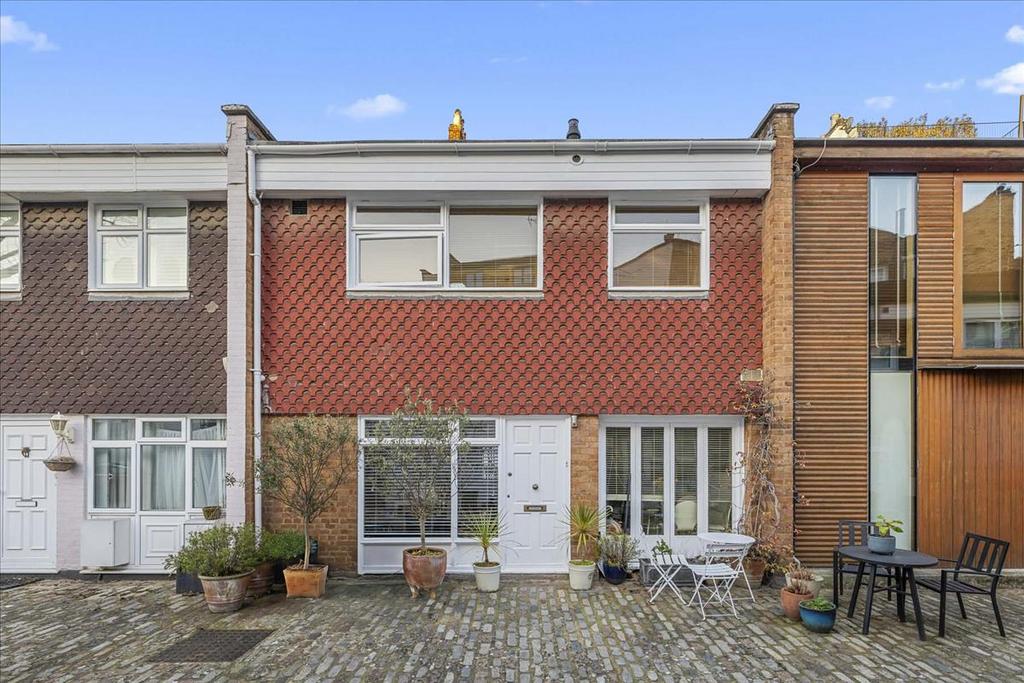 Simon Close, London, W11 2 bed mews for sale - £1,250,000