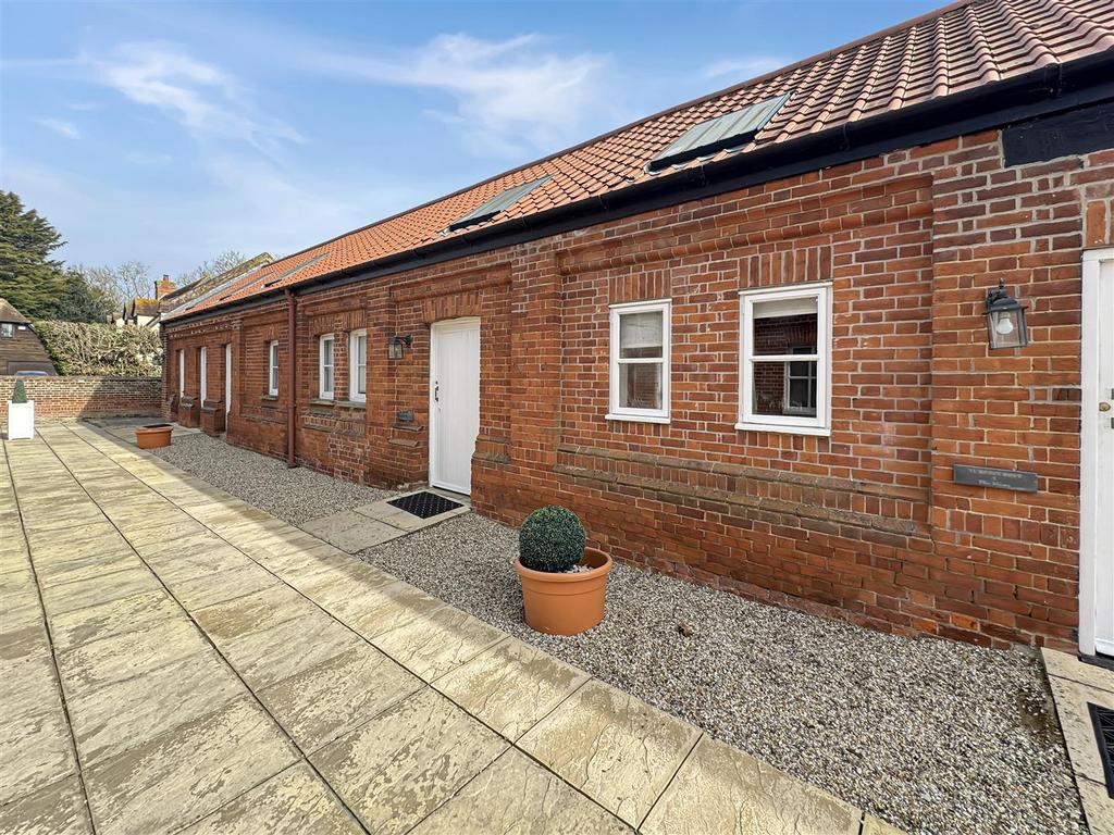 The Mews, Saling Grove, Great Saling 1 bed mews to rent - £895 pcm (£ ...