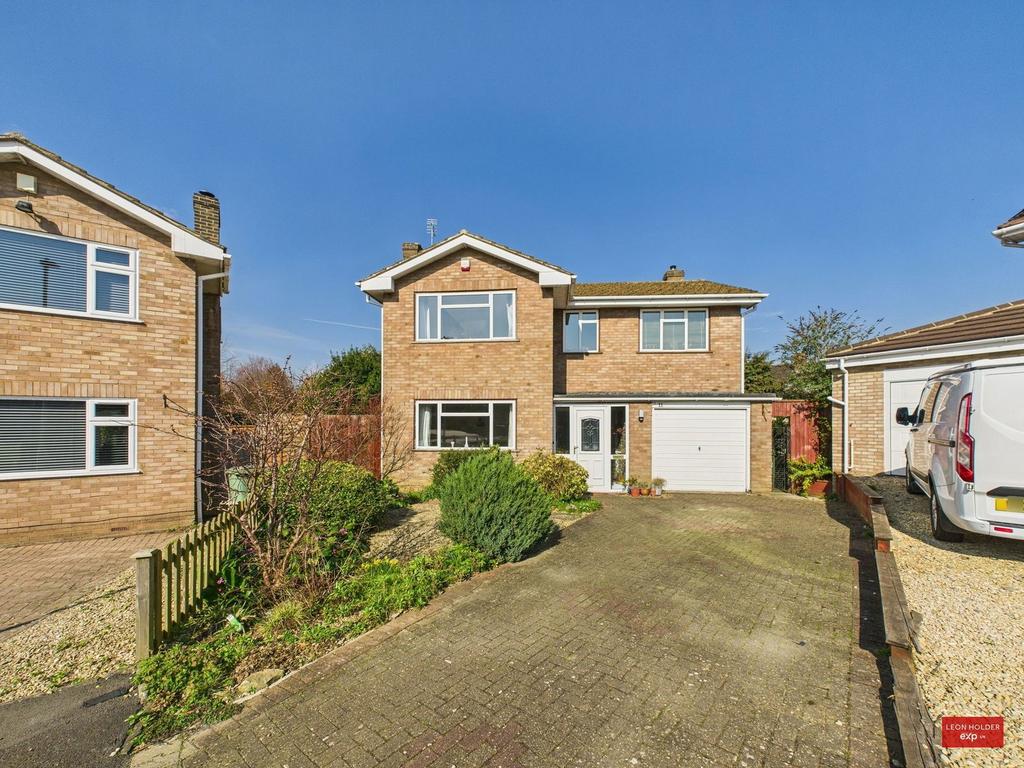 Aycote Close, Gloucester GL4 4 bed detached house - £375,000
