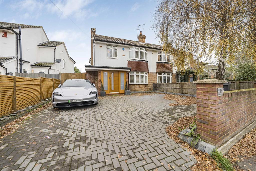 Hatch Lane, Windsor 4 bed semi-detached house - £750,000