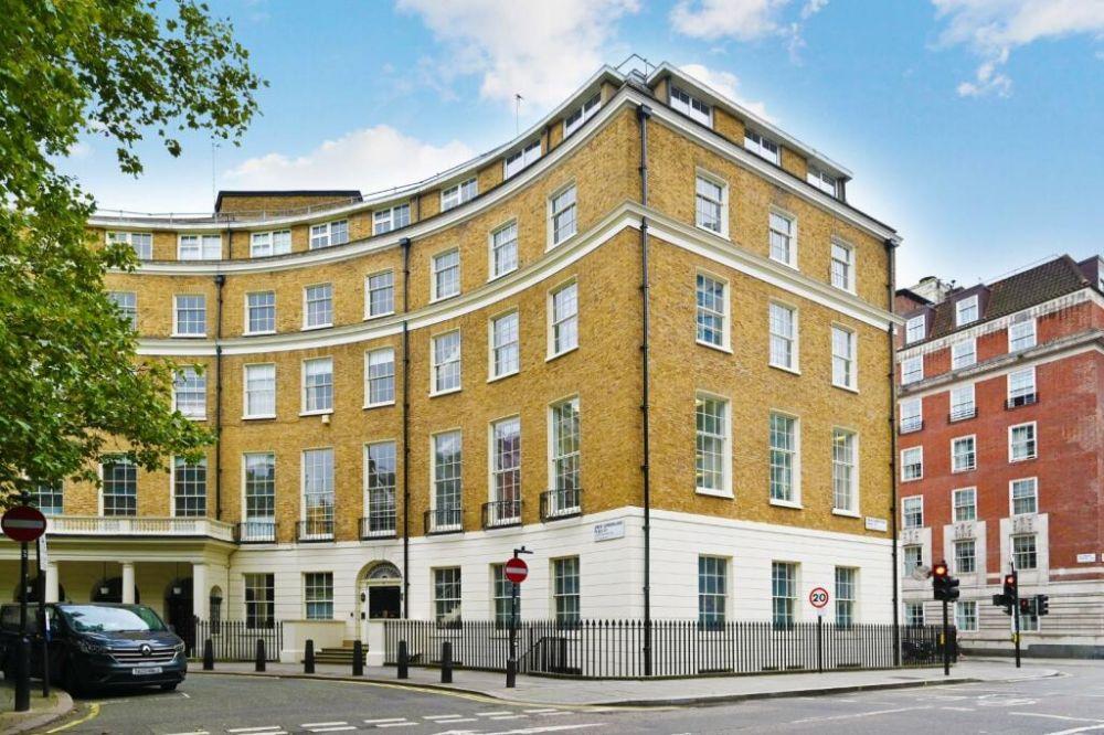 W1H 2 bed flat - £3,142 pcm (£725 pw)