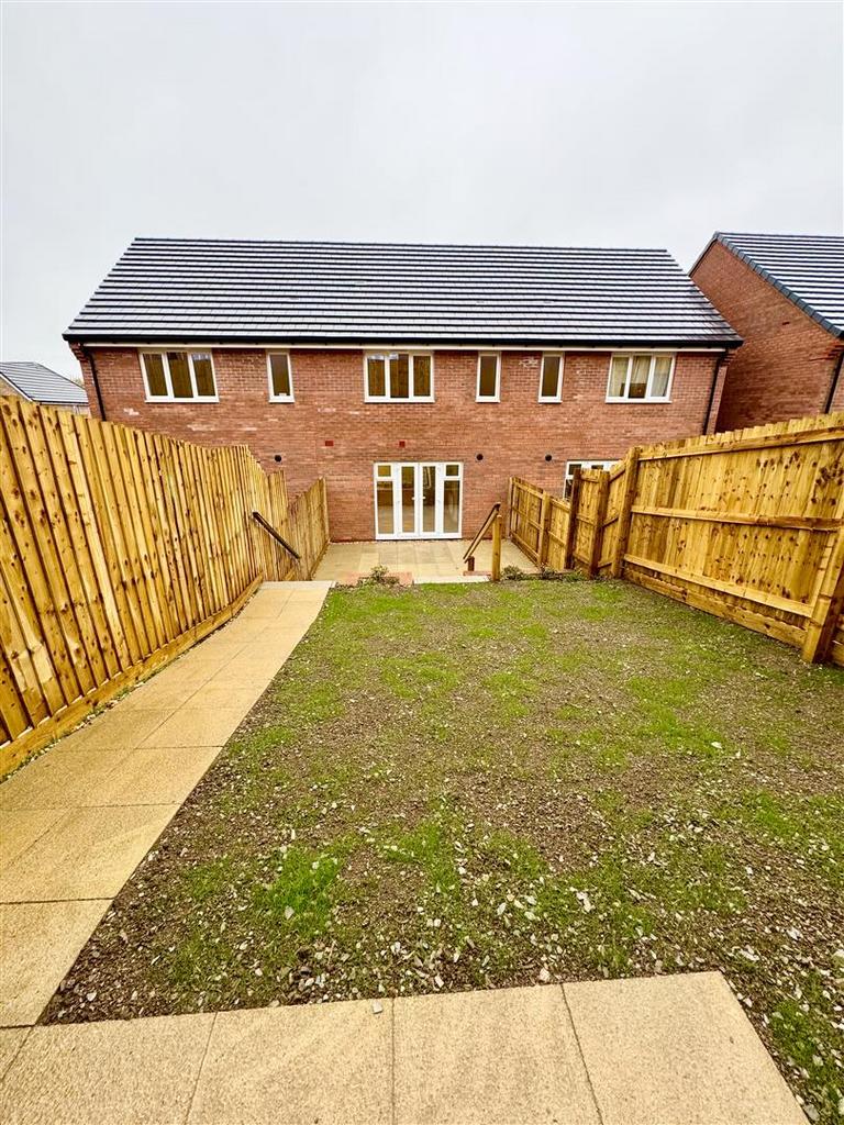 Gadwall Place, Filham 2 bed terraced house - £1,100 pcm (£254 pw)