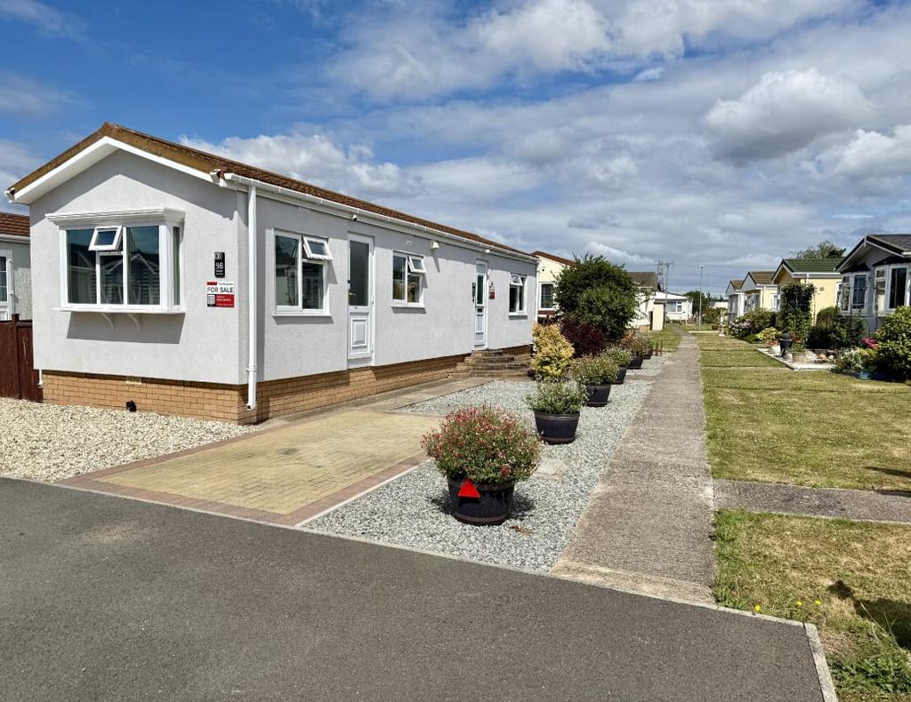 Berkeley Vale Park, Berkeley, GL13 2 bed park home for sale - £138,000