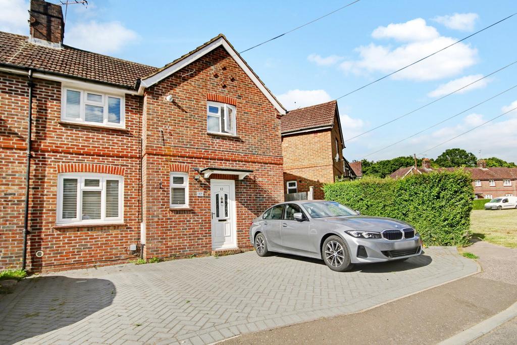 King George Avenue, East Grinstead, RH19 4 bed semi-detached house for ...