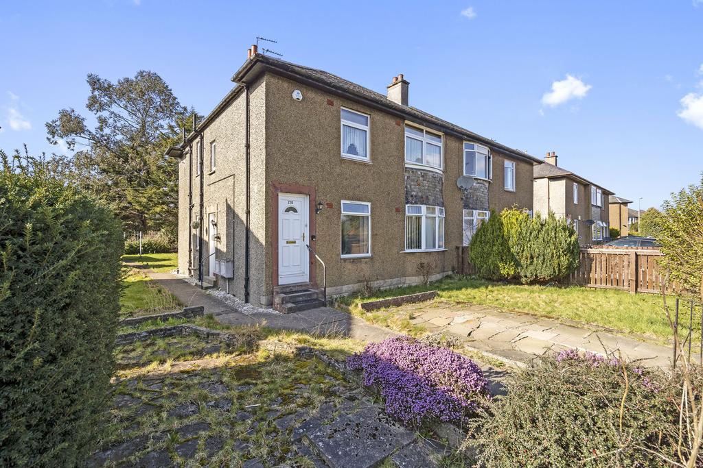 220 Oxgangs Road North, Edinburgh... 3 bed flat for sale - £200,000