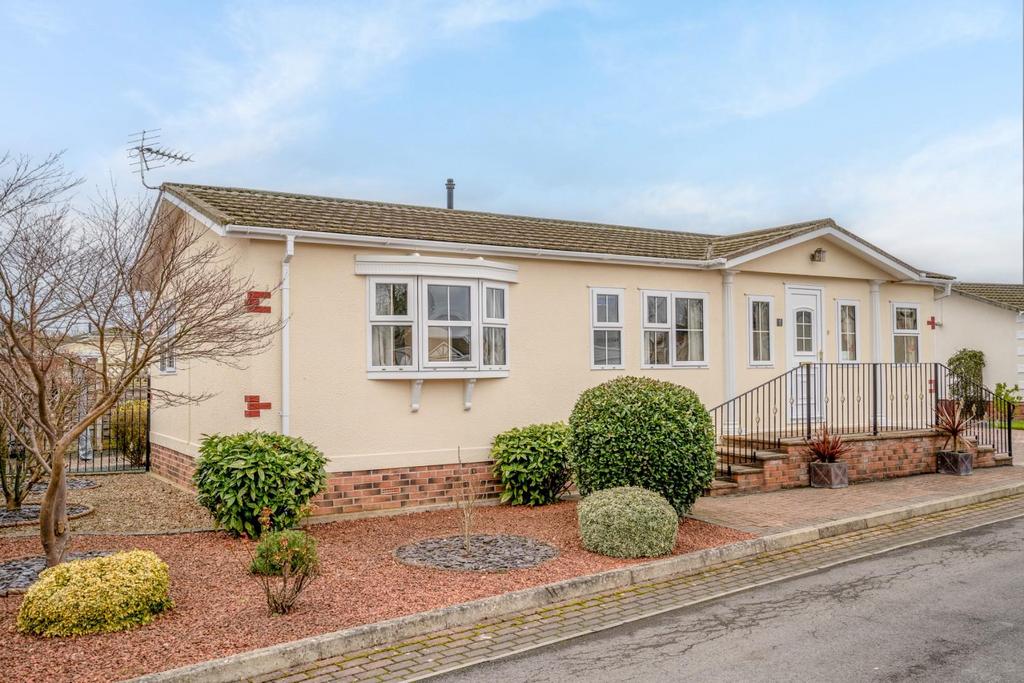 The Willows, Acaster Malbis, York 2 bed park home for sale - £180,000