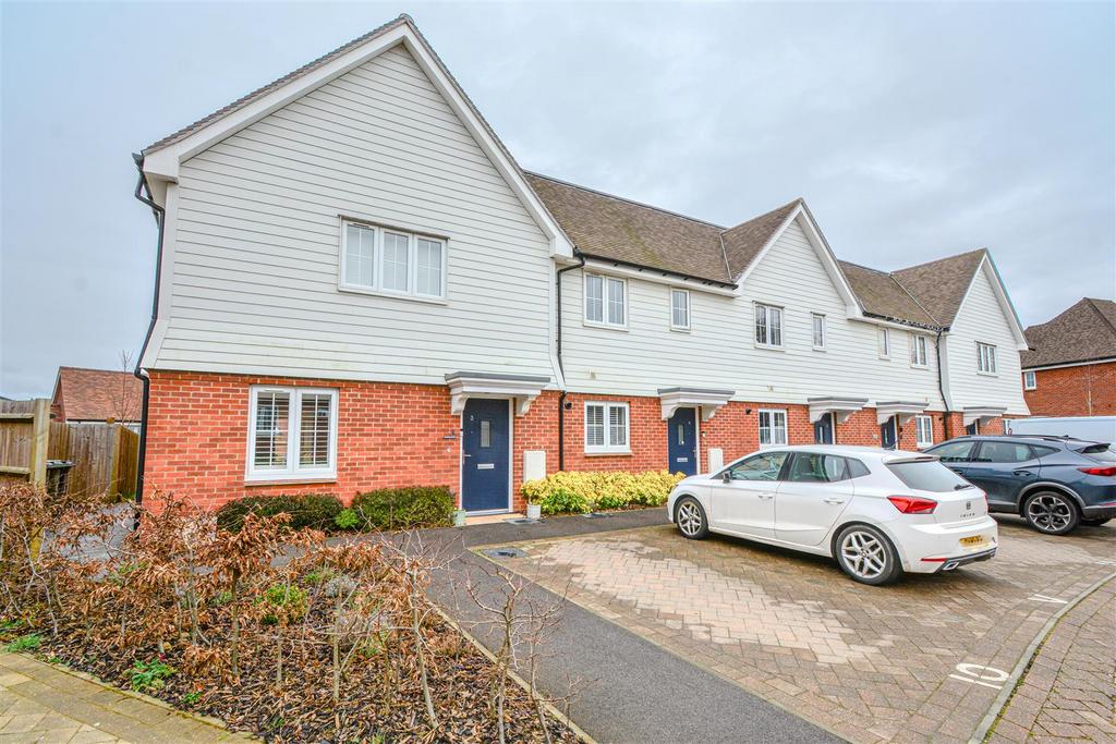 Hawthorn Close, Battle 3 bed end of terrace house - £385,000