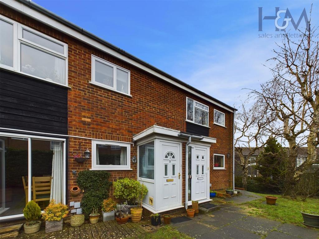 The Ridgeway, Codicote, SG4 8YP 2 bed maisonette - £1,350 pcm (£312 pw)