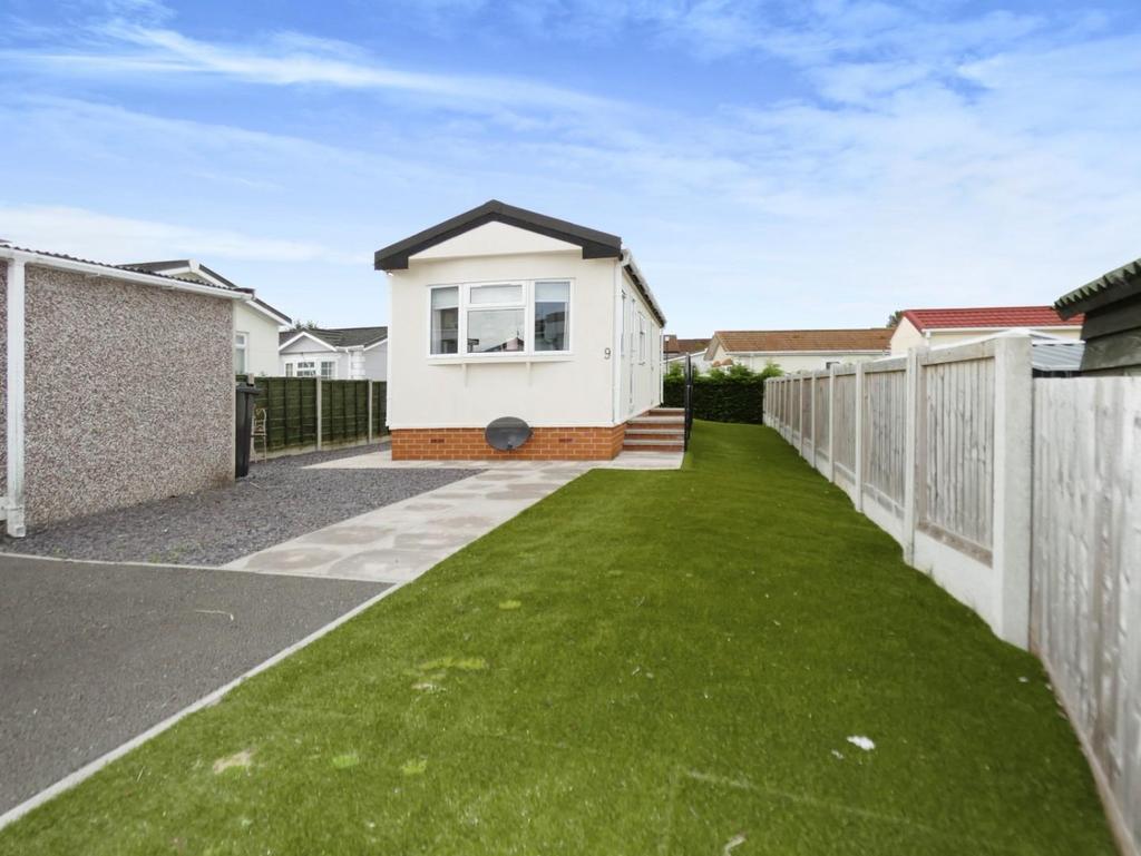 Cherry Tree Park, Empire Way, Gretna 2 bed park home - £39,000