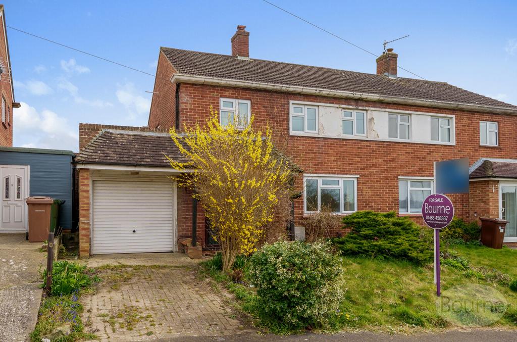 Finches Rise, Guildford, Surrey, GU1 3 bed semi-detached house for sale ...