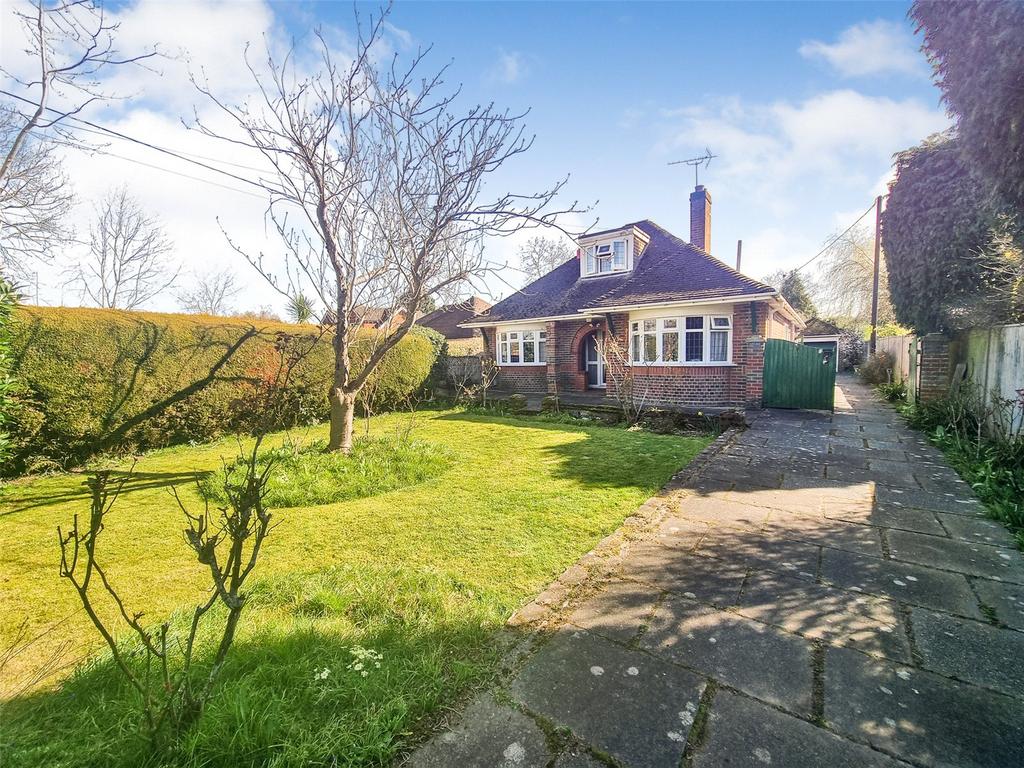 Poyle Road, Farnham GU10 2 bed bungalow - £600,000