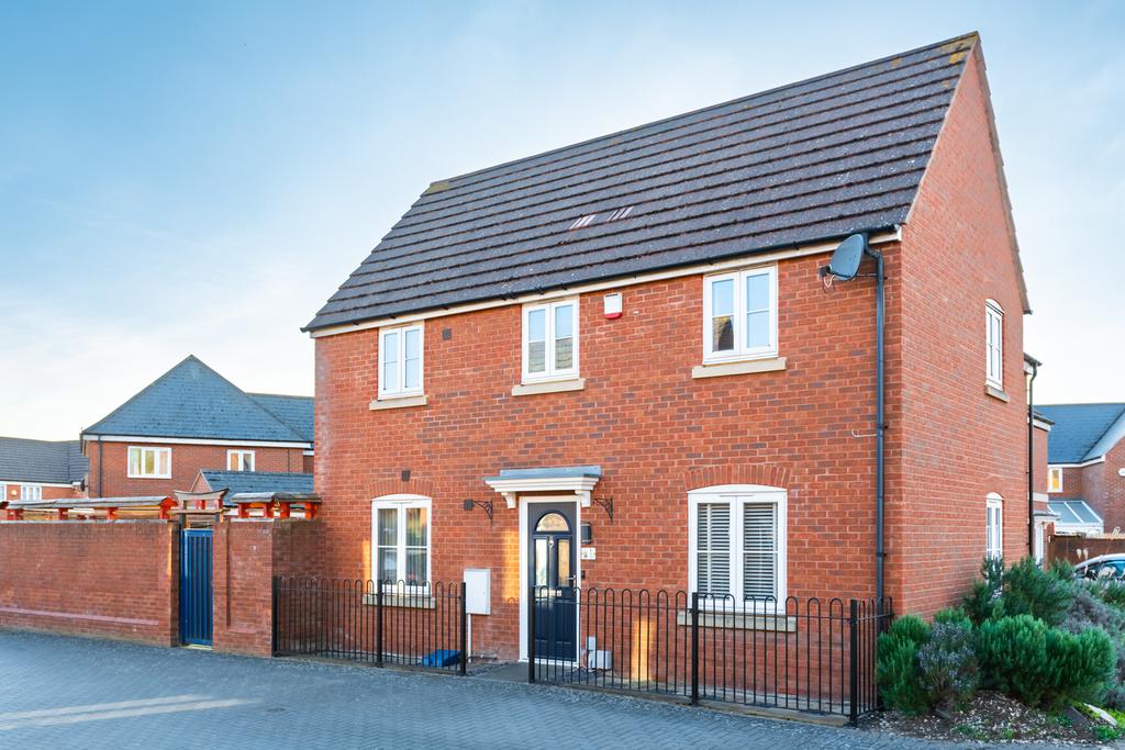 Drydock Way, Hempsted, Gloucester... 3 bed semi-detached house - £280,000