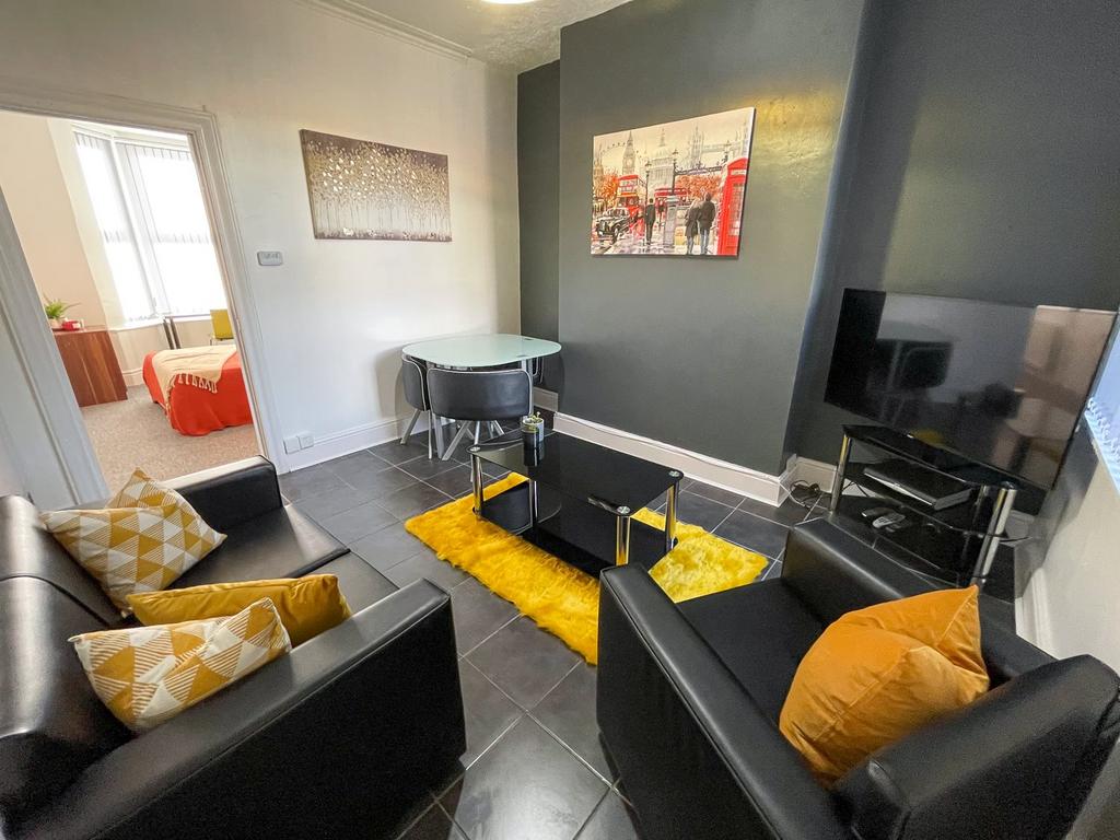 Romer Road, L6 6DJ, 3 bed house - £589 pcm (£136 pw)
