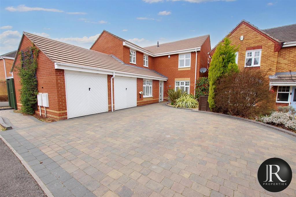 Lower Birches Way, Rugeley WS15 5 bed detached house for sale - £499,950