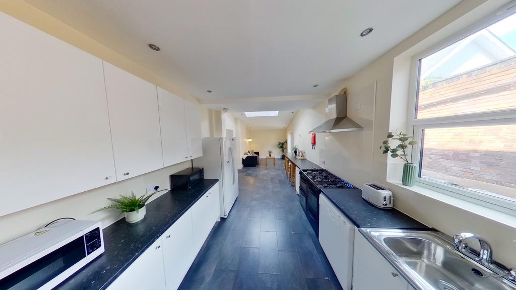 Hope Drive, Nottingham NG7 7 bed house - £543 pcm (£125 pw)
