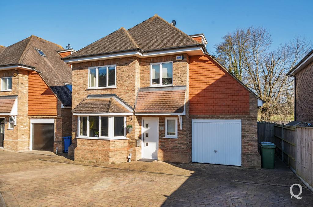 Copper Beech Close, Sittingbourne... 5 bed detached house for sale - £ ...