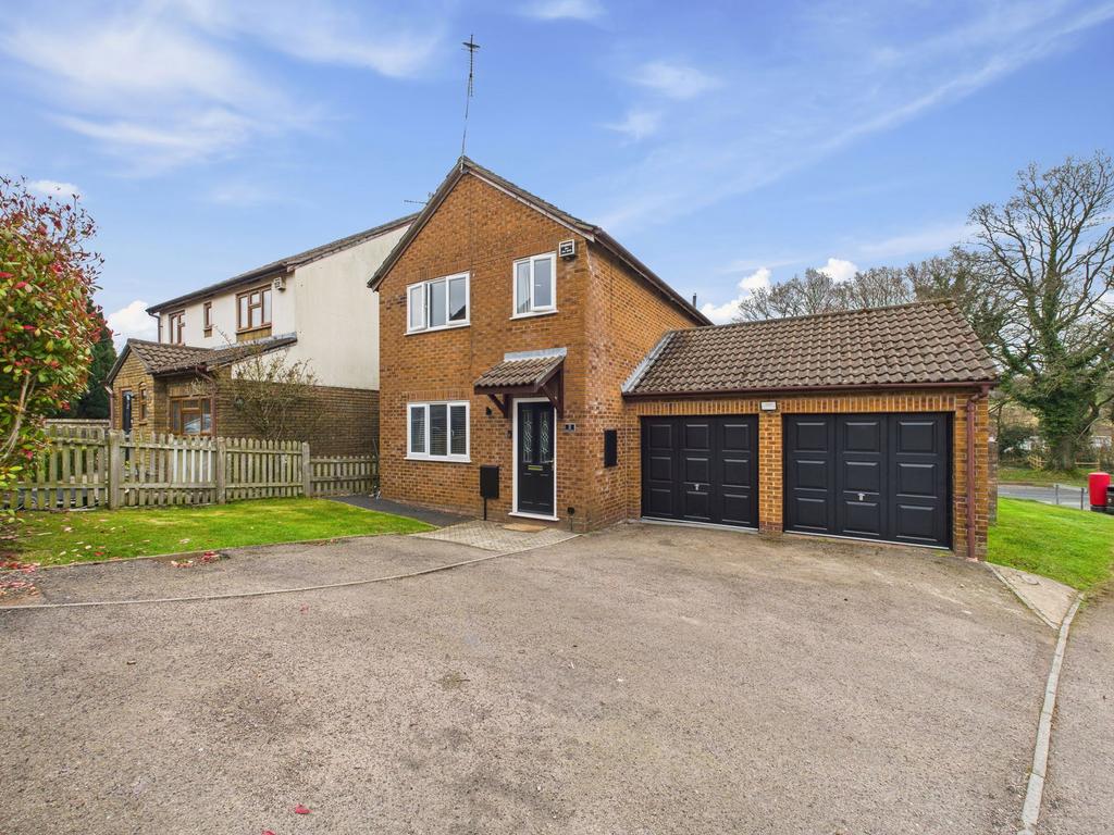 Fairways Avenue, Coleford GL16 3 bed detached house - £300,000