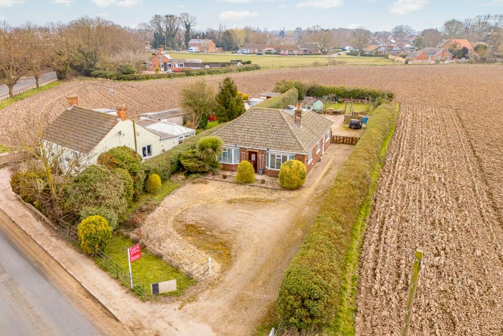 Main Road, Wrangle, Boston... 2 bed detached bungalow - £215,000