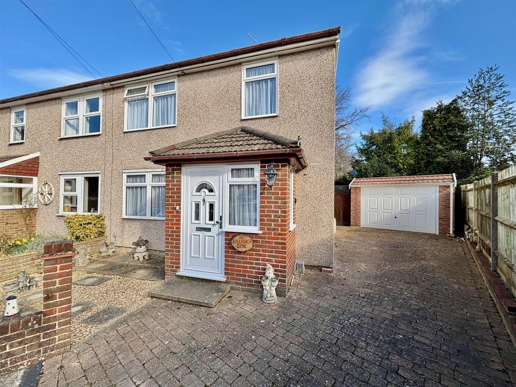 Bullfinch Dene, Sevenoaks 3 bed semi-detached house for sale - £395,000
