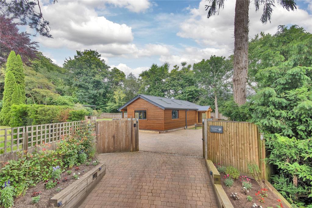 Pine Tree Lane, Ivy Hatch, Sevenoaks... 2 bed bungalow for sale - £895,000