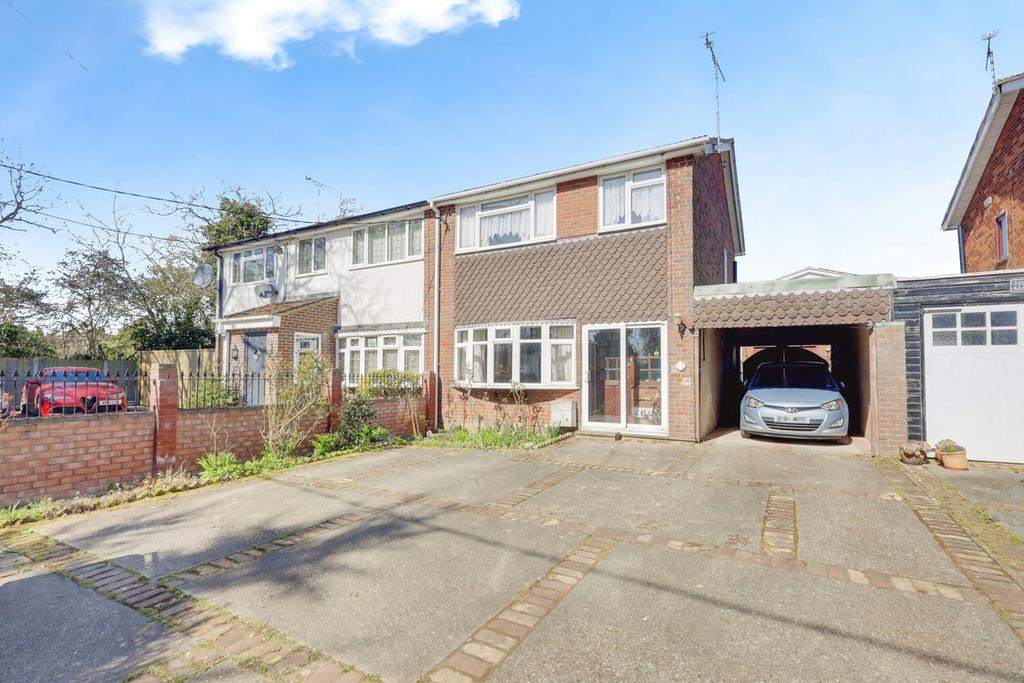 High Street, Rochford, SS4 3 bed semi-detached house for sale - £325,000