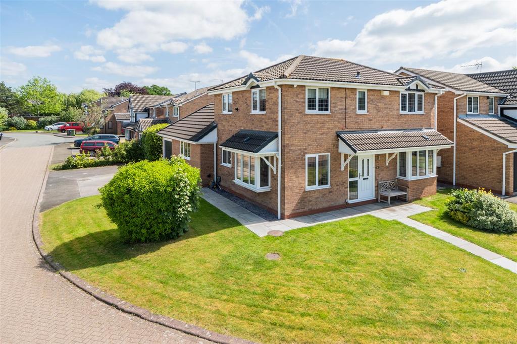 Elizabethan Way, Northwich CW9 4 bed detached house - £410,000