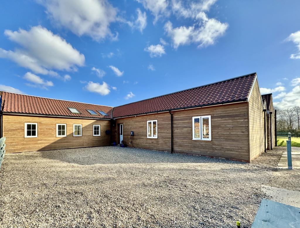The Fold, Brandesburton, YO25 8FE 4 bed barn conversion - £490,000