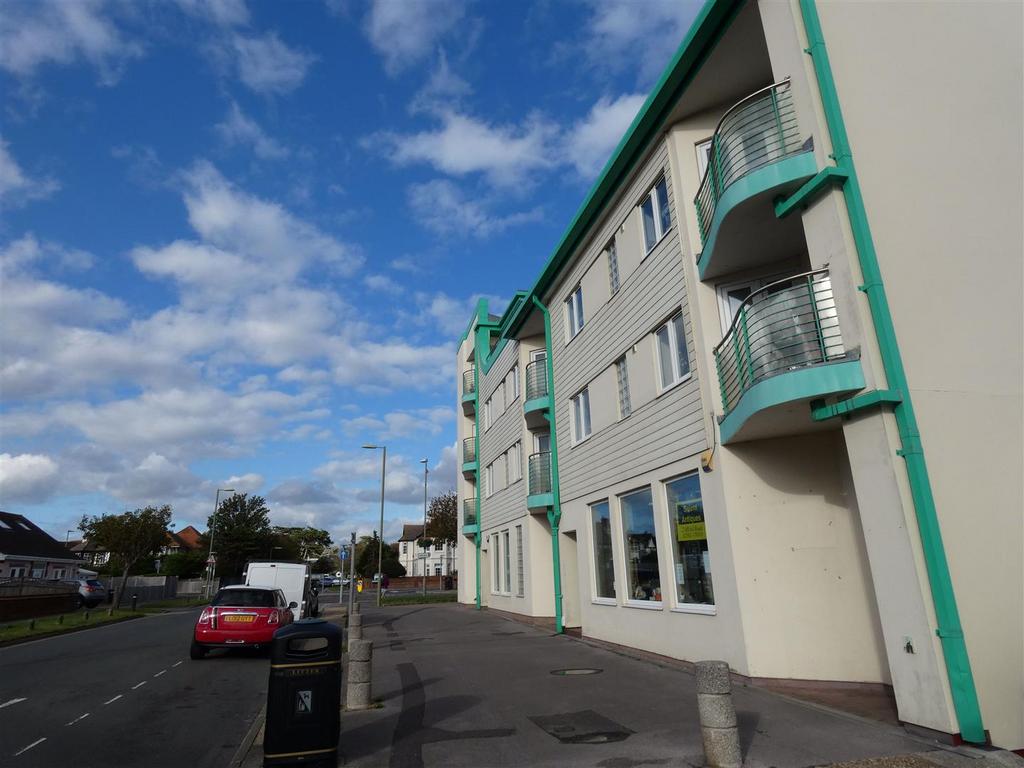 Milvil Road, Lee-On-The-Solent PO13 2 bed flat to rent - £950 pcm (£219 pw)