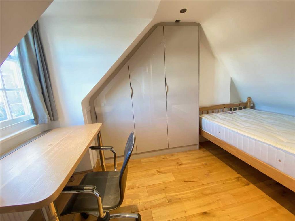 Holyoake Walk, Ealing House share - £1,025 pcm (£237 pw)