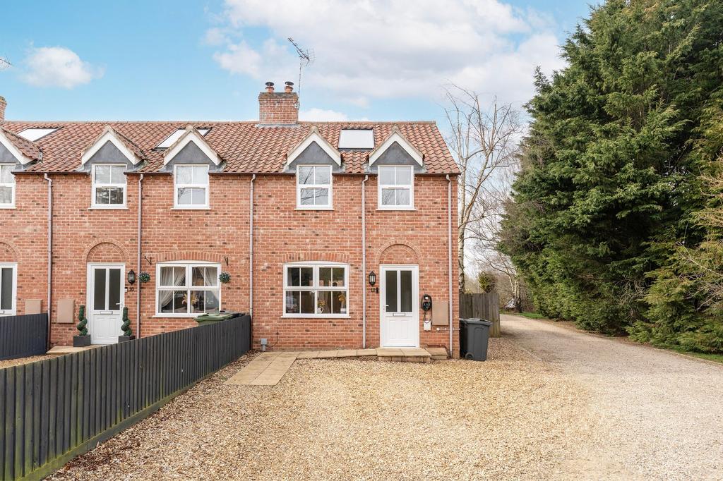 Michaels Court, Scarning 2 bed terraced house for sale - £210,000