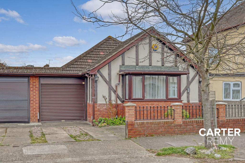 Highfield Gardens, Grays, RM16 2 bed semi-detached bungalow - £375,000