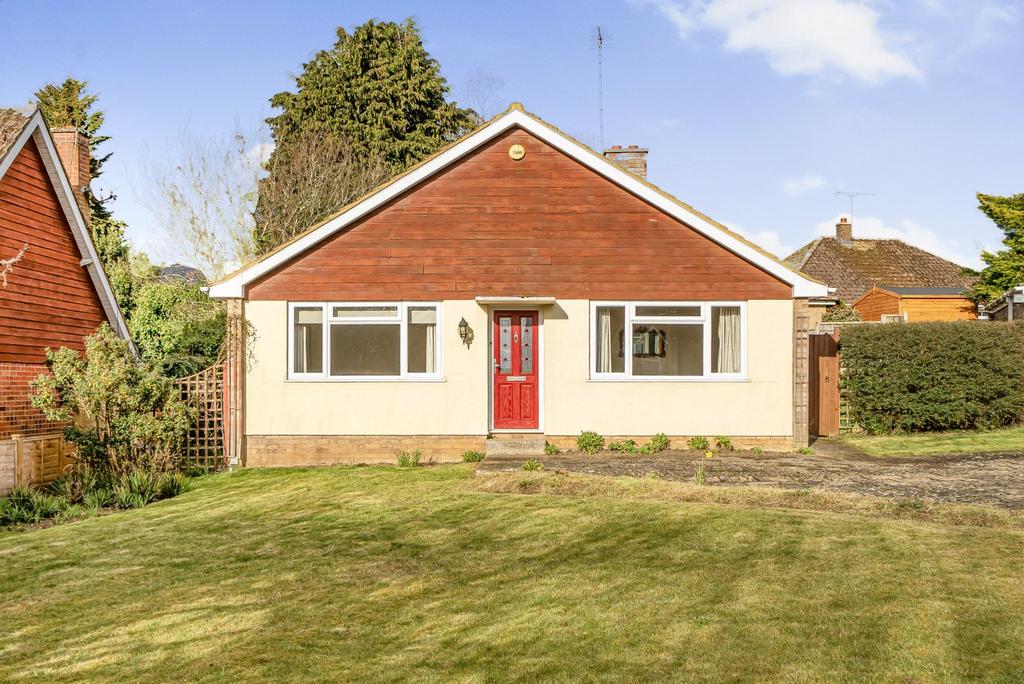 Highlea Avenue, Flackwell Heath, High... 2 bed bungalow for sale - £550,000