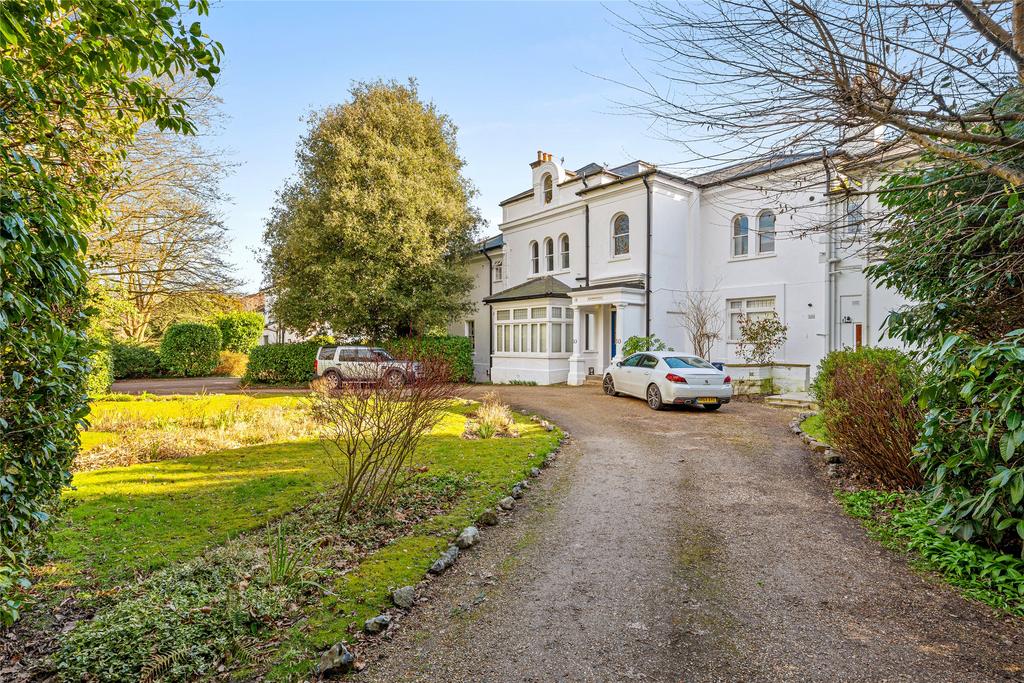 Wray Park Road, Reigate, Surrey, RH2 2 bed apartment for sale - £410,000