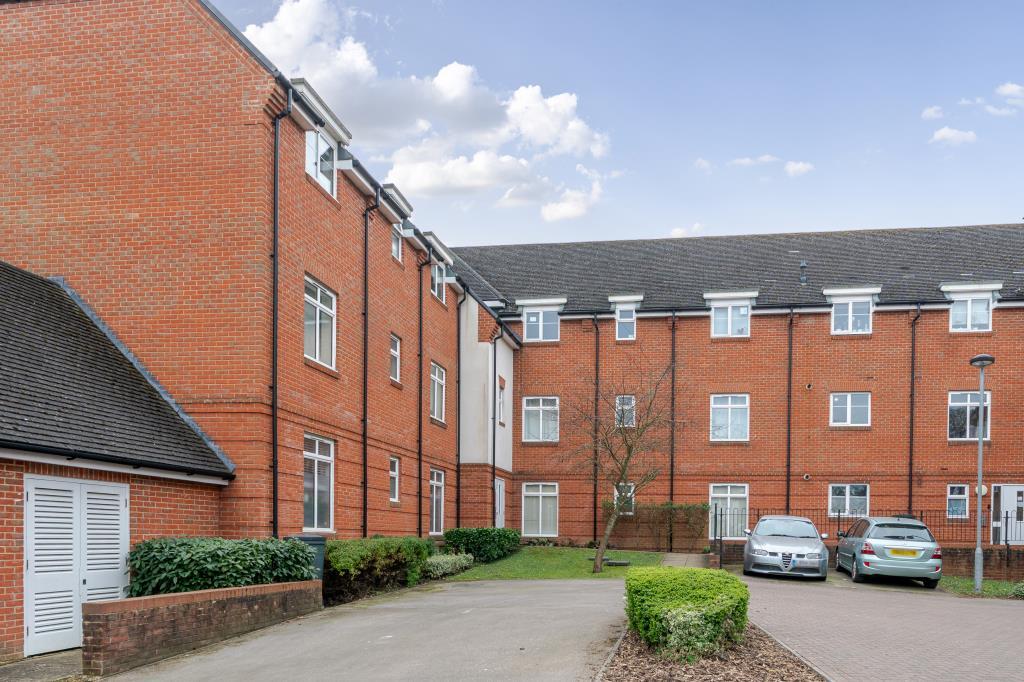 Amersham, Buckinghamshire, HP6 2 bed flat for sale - £328,000