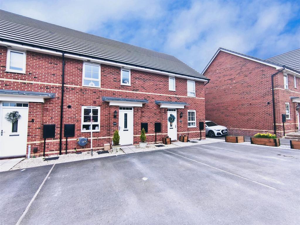 Millers Grove, Barugh Green, Barnsley 3 bed townhouse for sale - £210,000