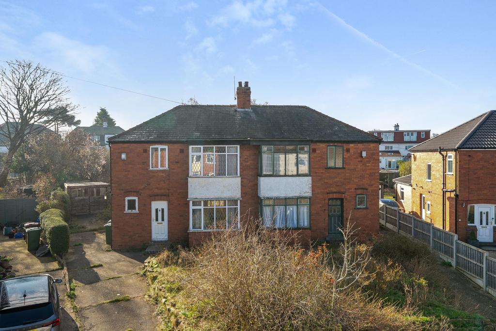 Carrholm View, Leeds LS7 6 bed detached house - £500,000
