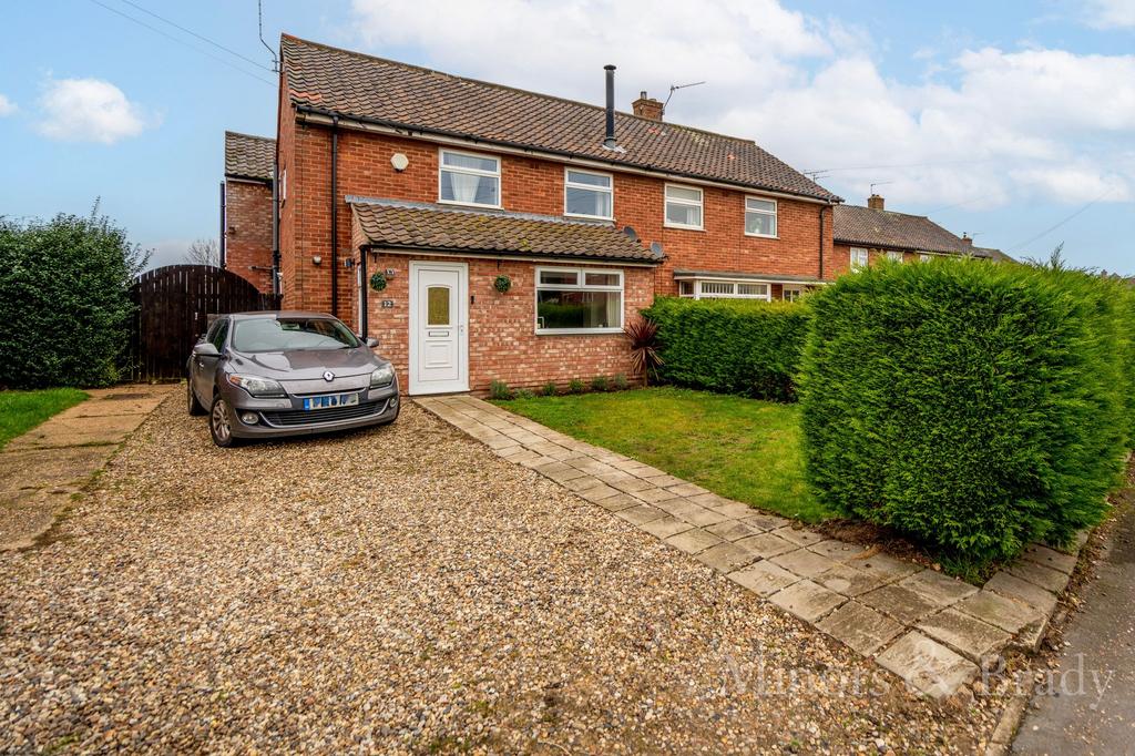 Moorgate Road, Dereham, NR19 4 bed semi-detached house to rent - £1,550 ...