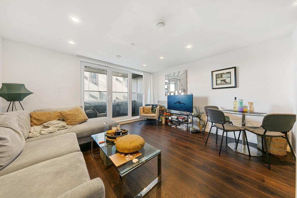 Eagle Point, City Road, London EC1V 2 bed apartment for sale - £675,000