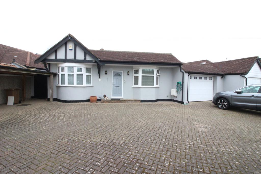 Salisbury Road, Worcester Park KT4 3 bed detached bungalow - £730,000