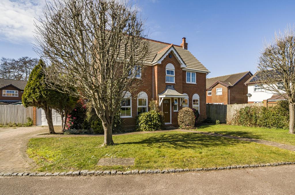 Woodford Green, Bracknell, Berkshire 4 bed detached house - £650,000