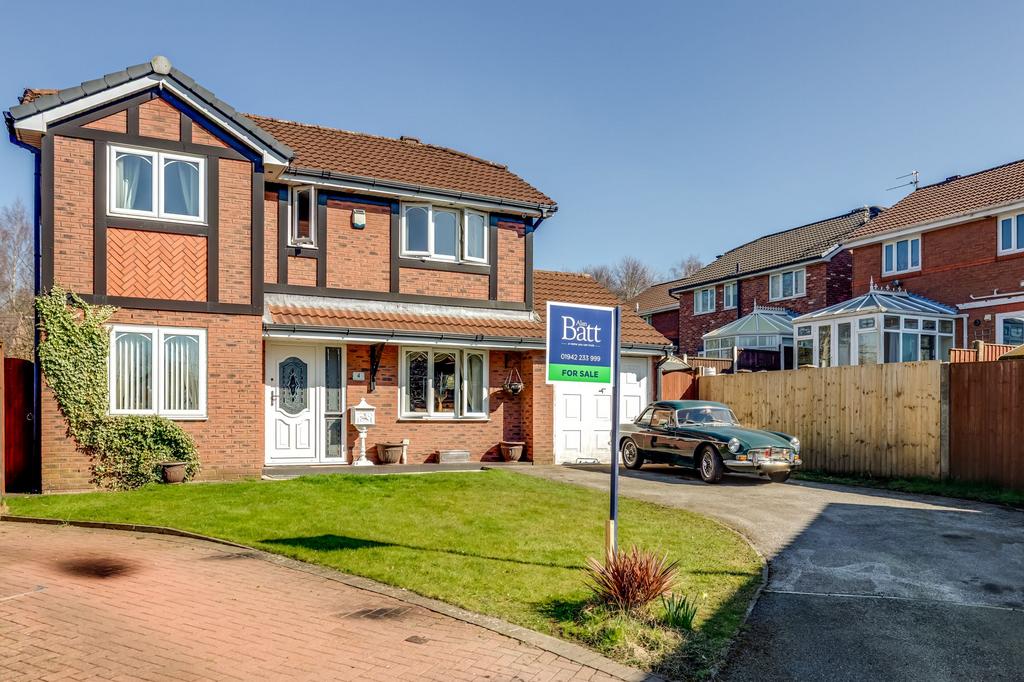 Waters Reach, Wigan WN1 3 bed detached house - £270,000