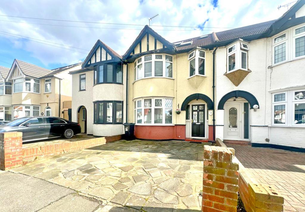 Brian Road, Romford, Essex, RM6 4 bed terraced house for sale - £530,000