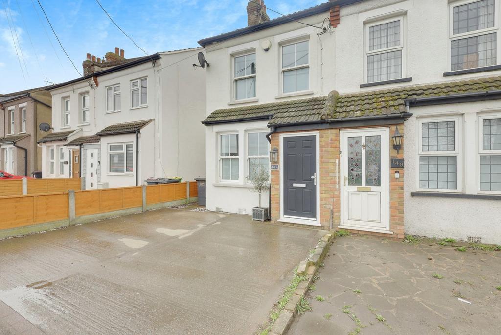 Ashingdon Road, Rochford, SS4 2 bed semi-detached house - £325,000