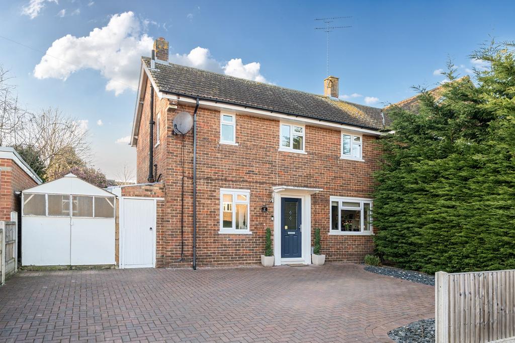 WOKING 3 bed semi-detached house for sale - £480,000