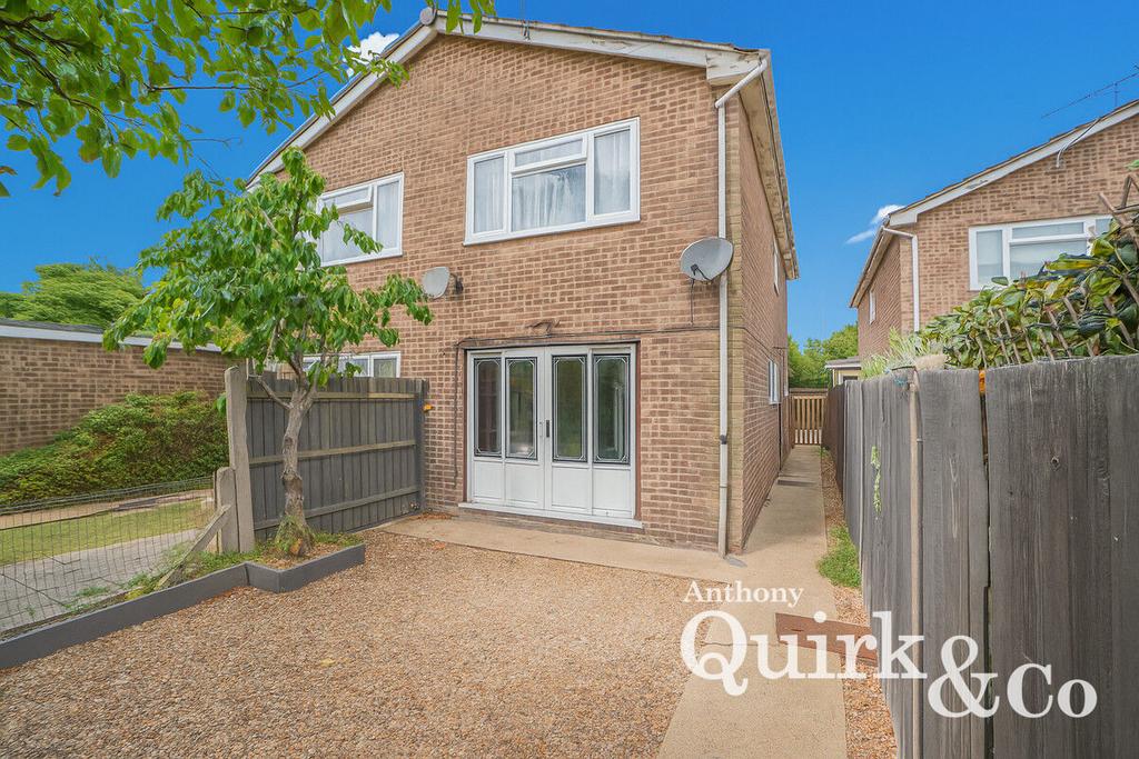 The Picketts, Canvey Island, SS8 2 bed semi-detached house - £270,000